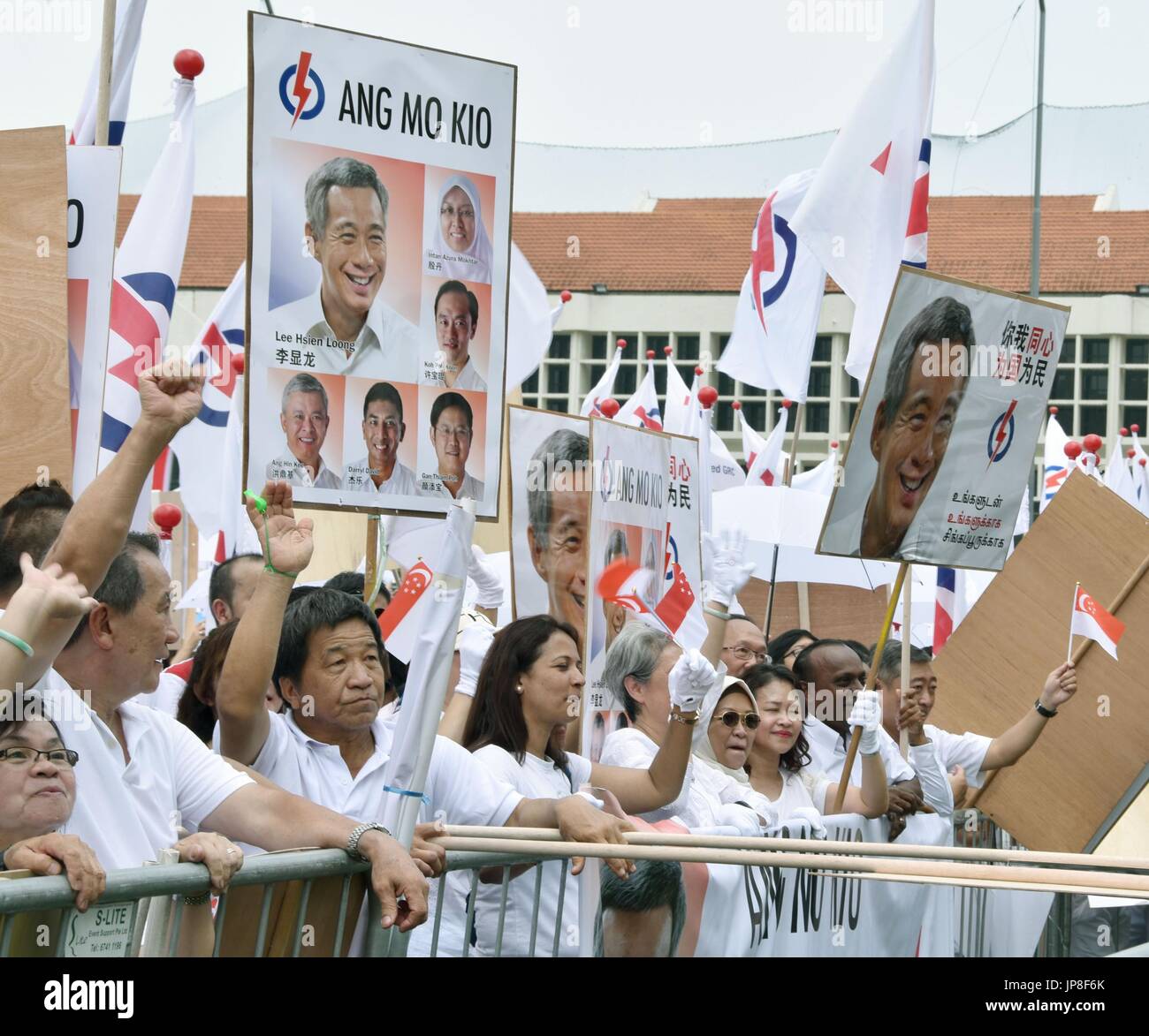 Supporters of Singapore's ruling People's Action Party led by Prime ...