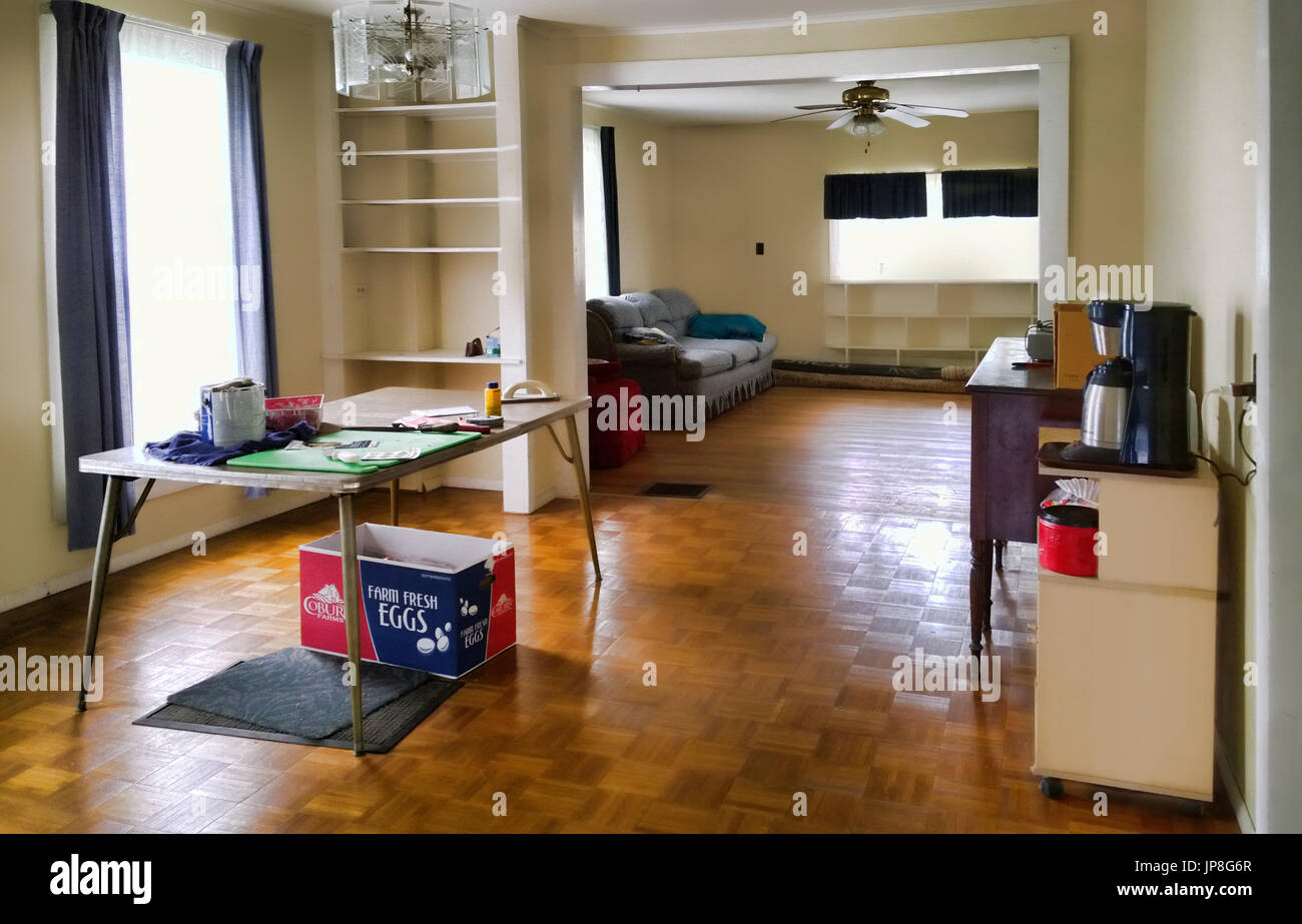 packing up house for moving Stock Photo - Alamy