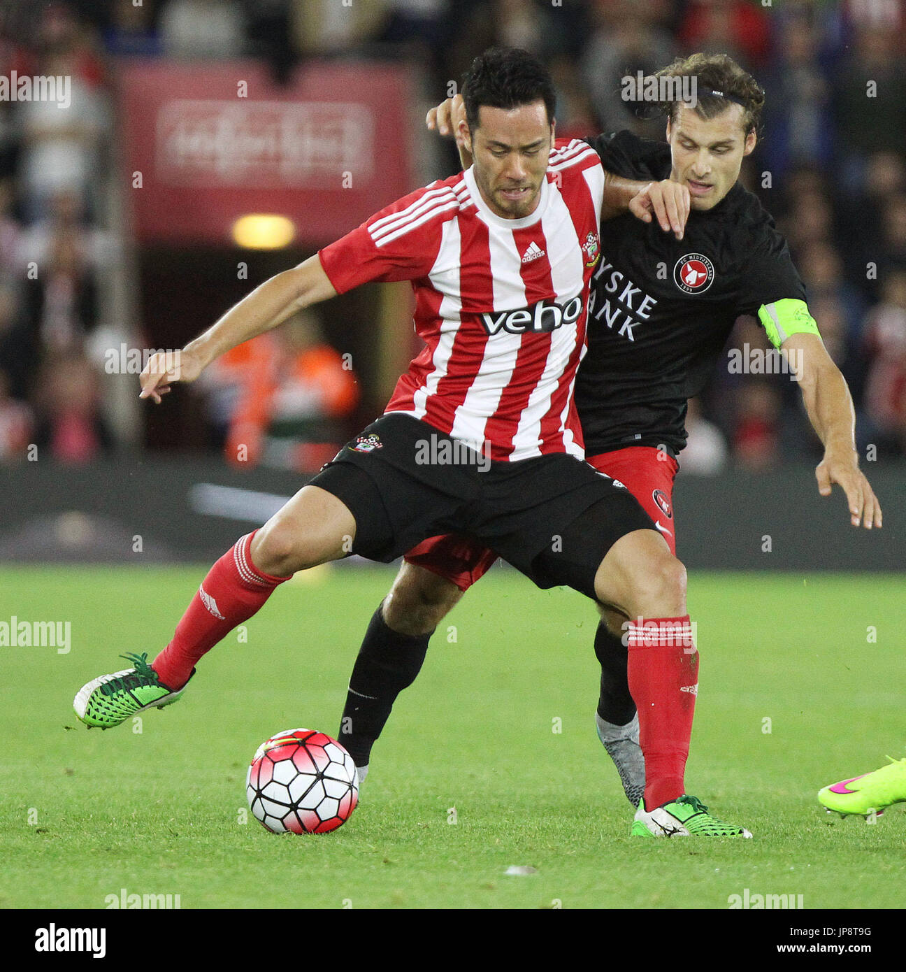 Japanese defender Maya Yoshida (L) of Southampton FC tussles with FC ...
