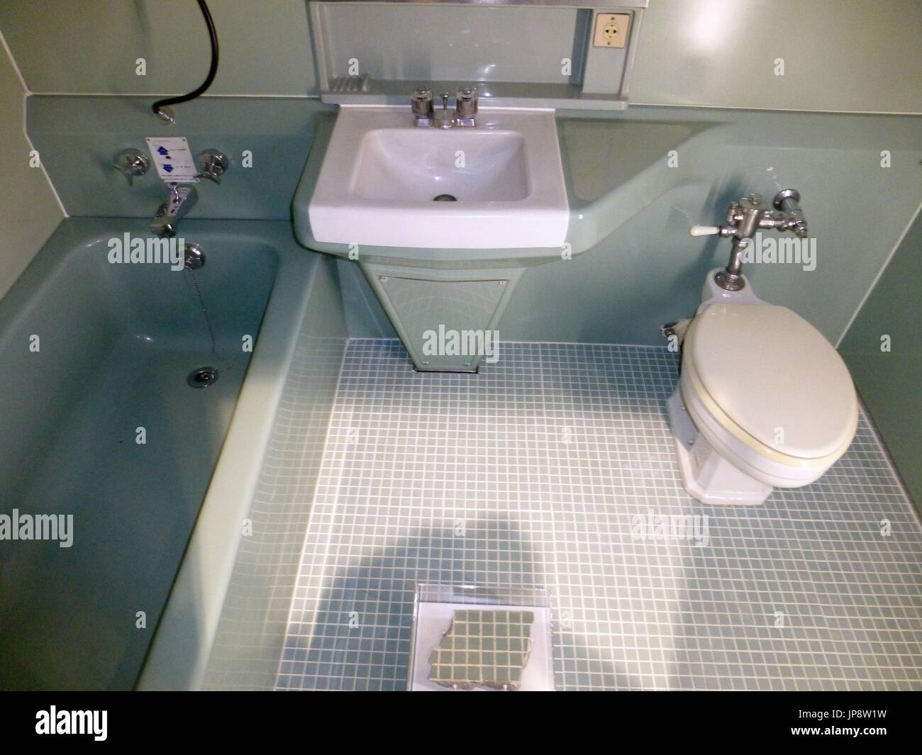 Toto Ltd.'s modular bathroom delivered to Hotel New Otani Tokyo in 1964 ...