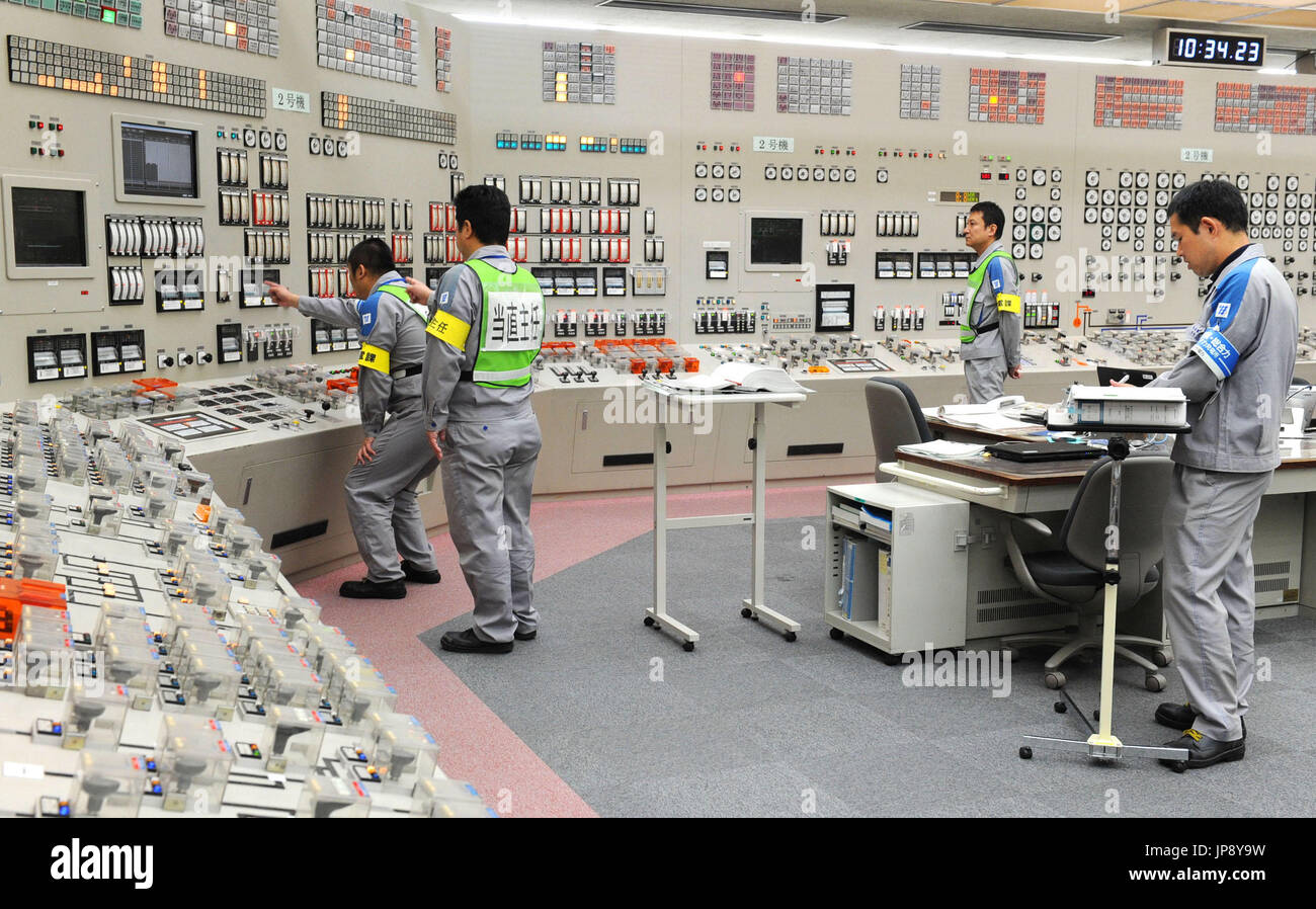 Technicians work on the reactivation of the No. 2 reactor of Kyushu ...