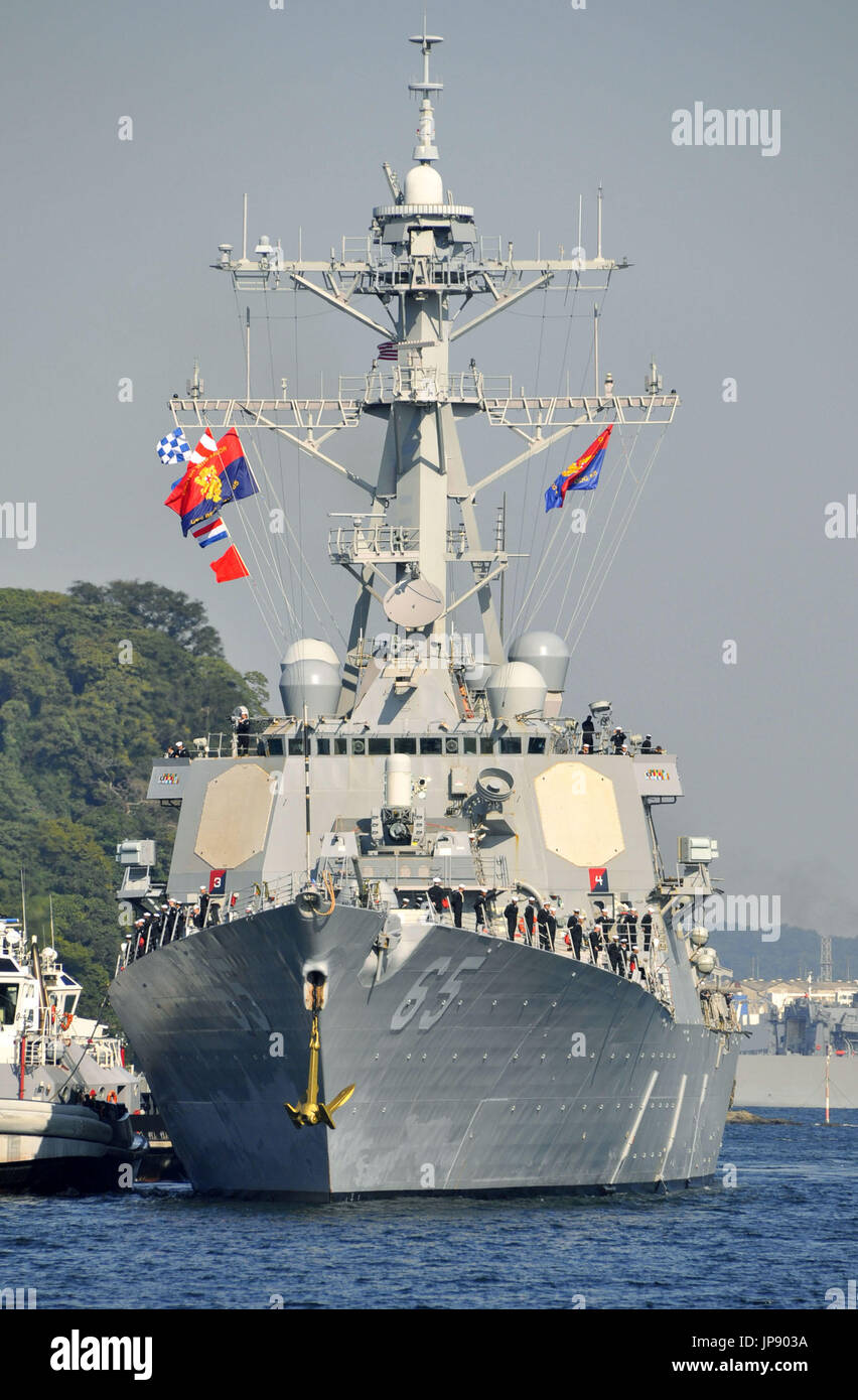 The guided-missile destroyer USS Benfold arrives to be deployed at a U ...