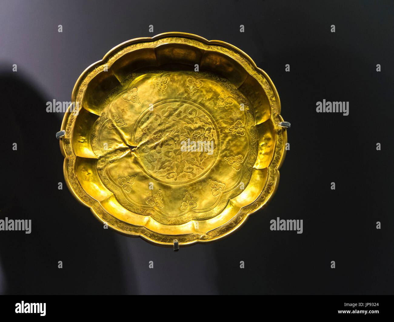 Gold plate hi-res stock photography and images - Alamy