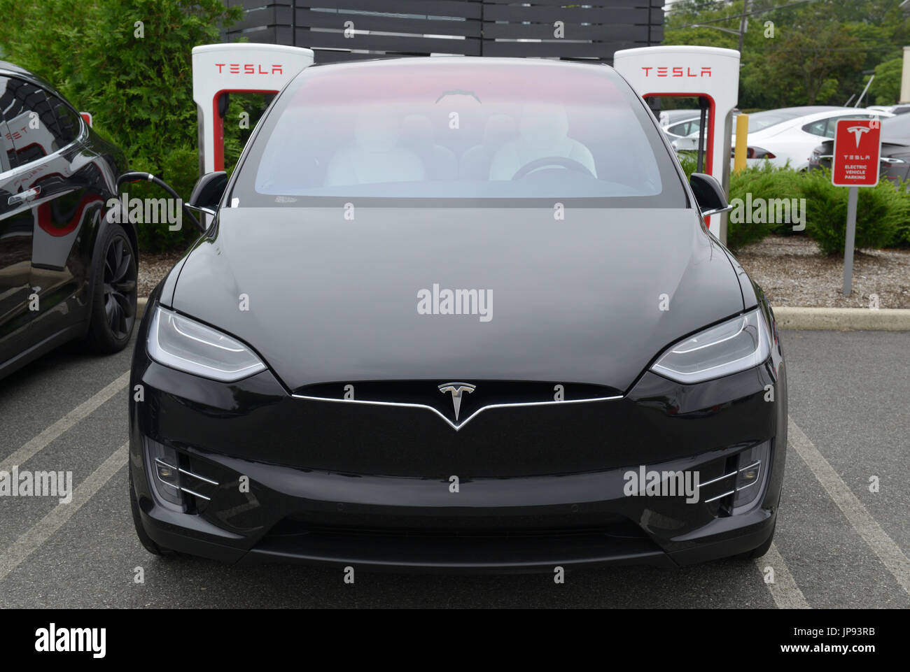 Tesla electric suv hi-res stock photography and images - Alamy
