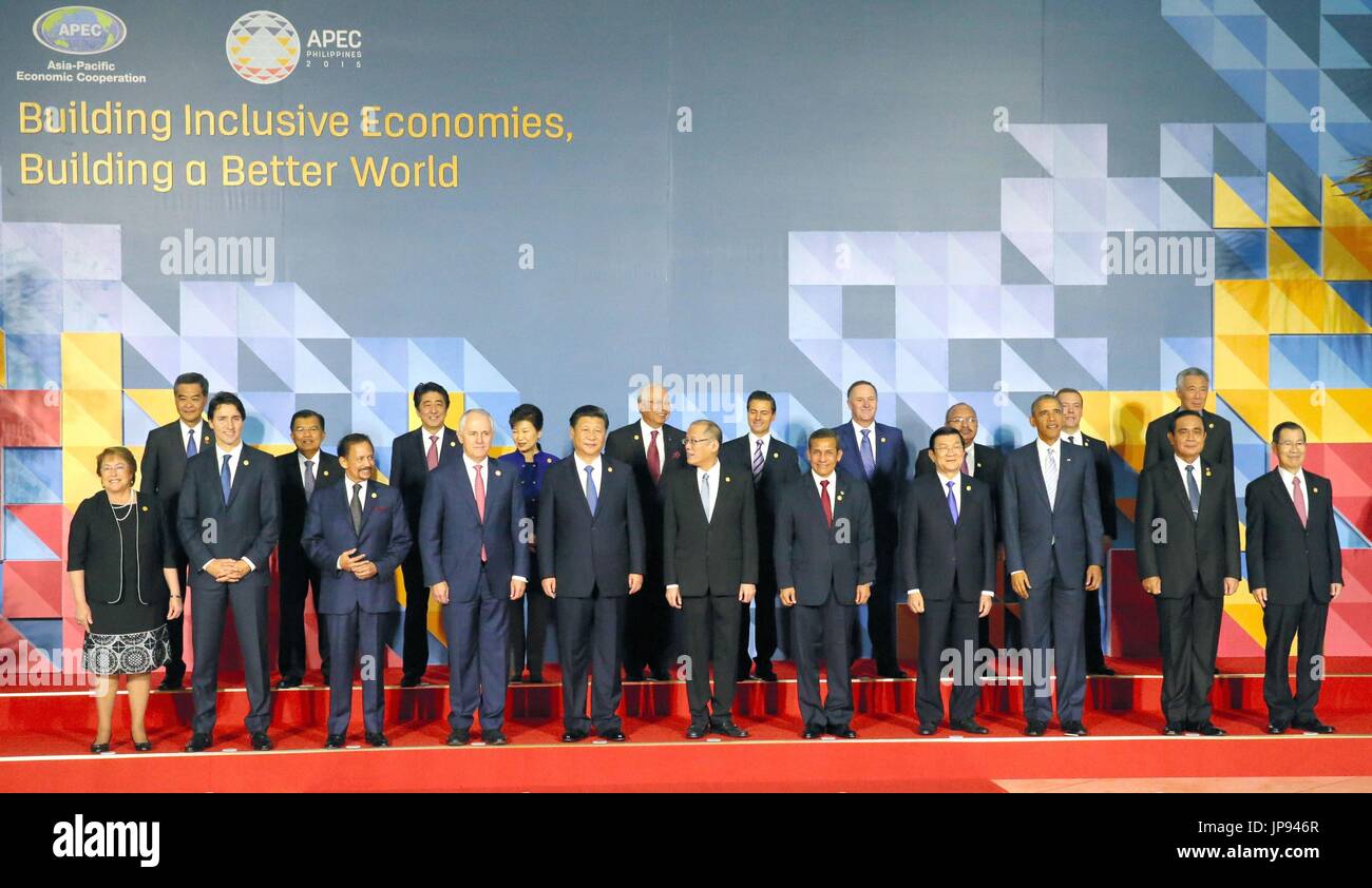 Leaders of the 21 Asia-Pacific Economic Cooperation members pose for ...