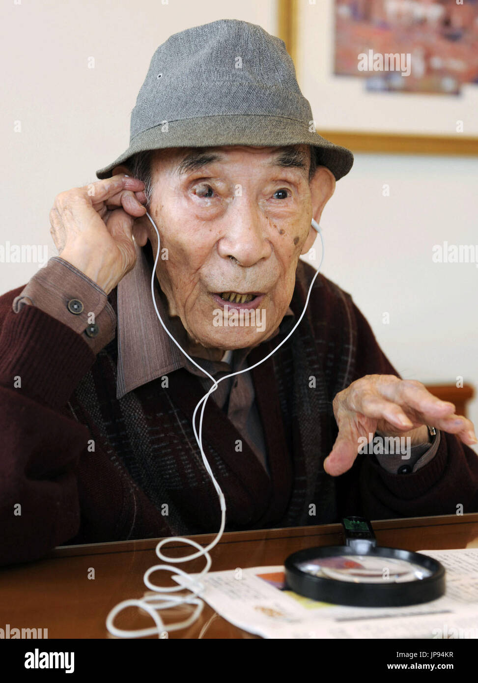 File photo taken on Nov. 5, 2009, shows Japanese poet Michio Mado ...