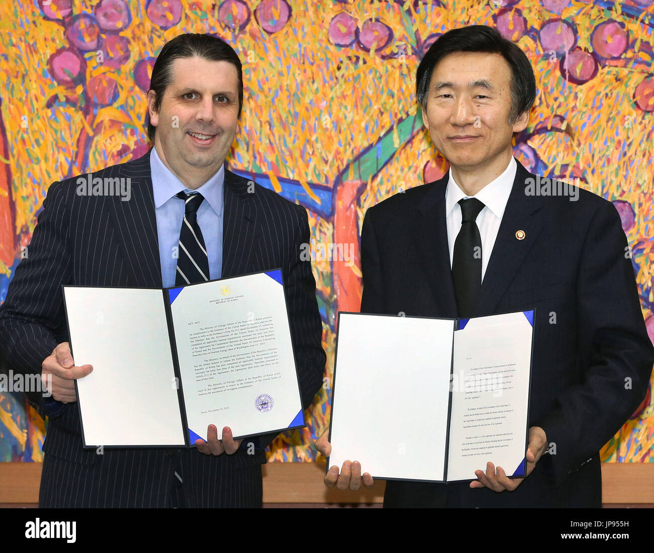 U.S. Ambassador to South Korea Mark Lippert (L) and South Korean ...