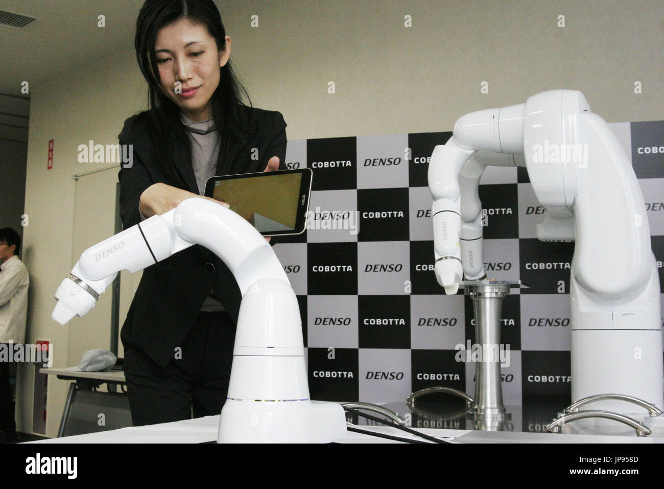 Denso Wave Inc.'s newly developed small industrial robot arm "Cobotta ...