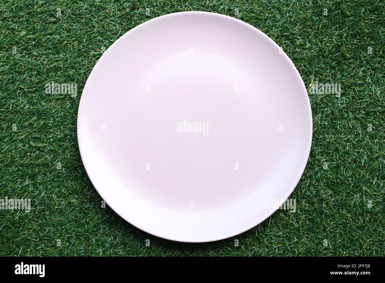 Plate on grass hi-res stock photography and images - Alamy