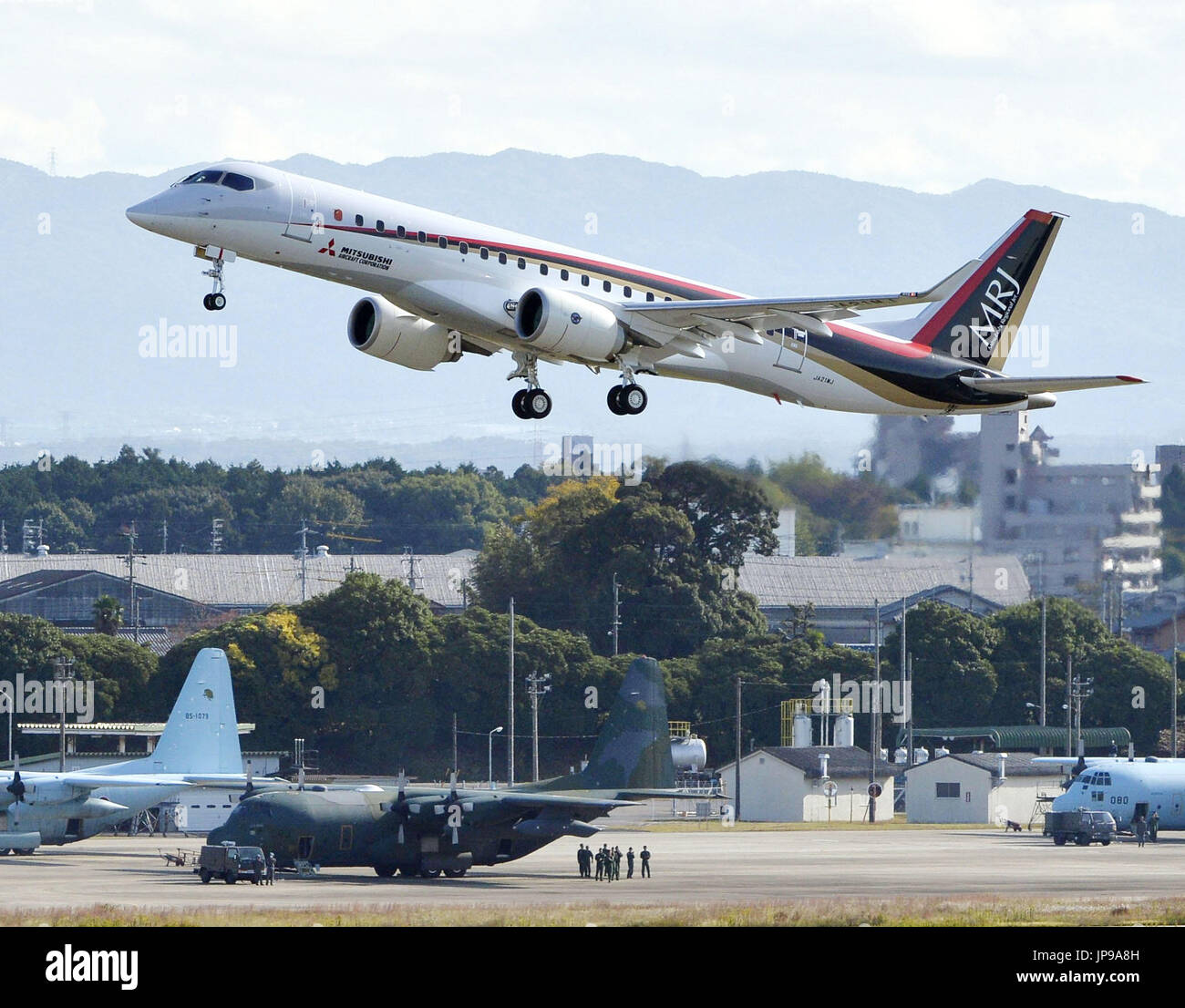 The Mitsubishi Regional Jet, Japan's first domestically produced ...