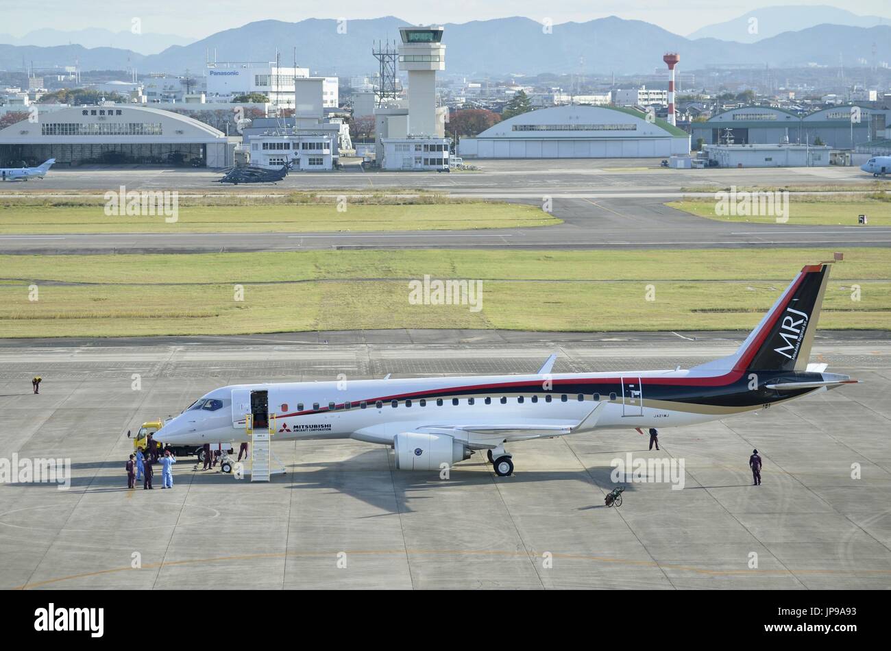 The Mitsubishi Regional Jet, Japan's first domestically produced ...