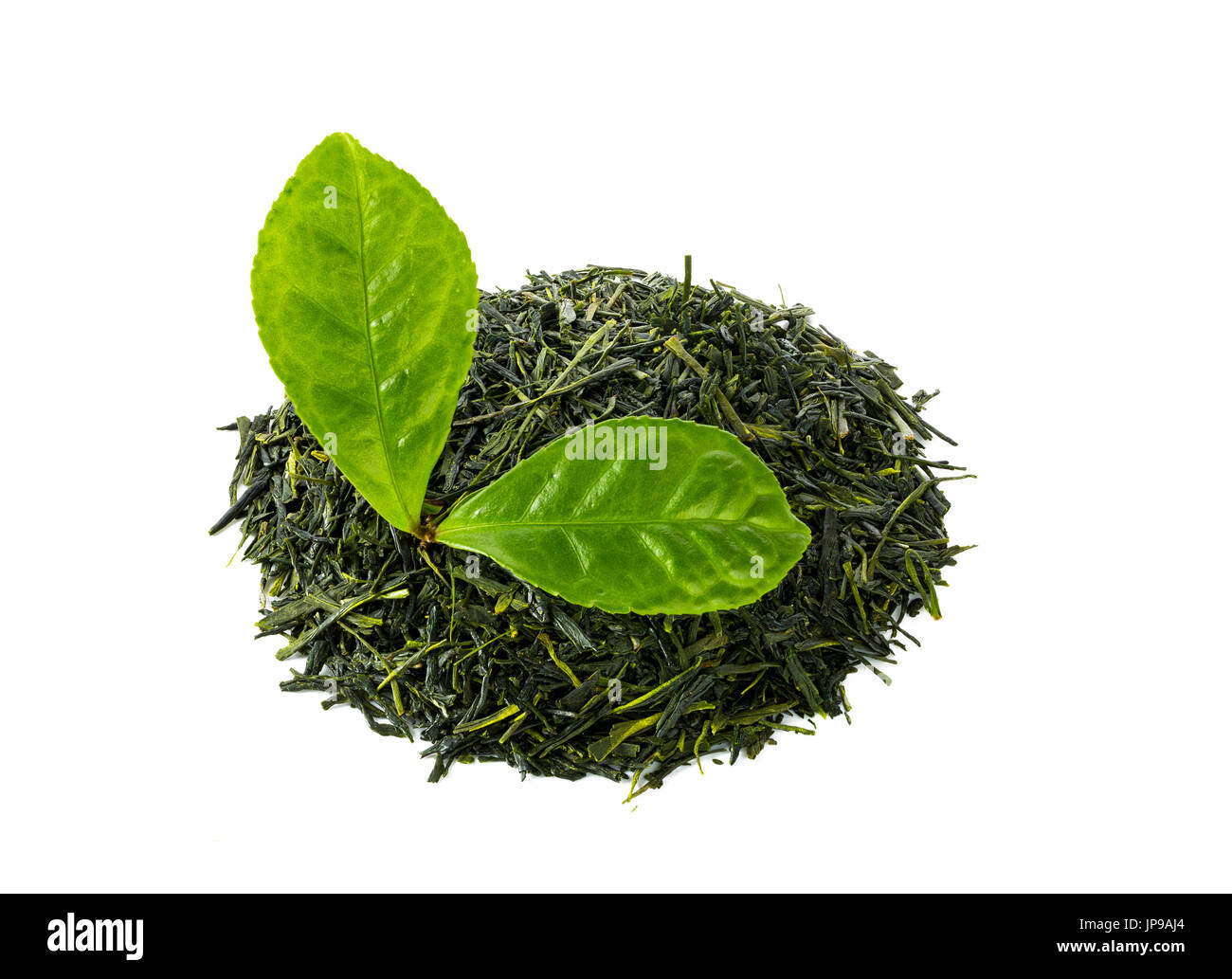 Heap of green sencha tea with tea leaves isolated on white background ...