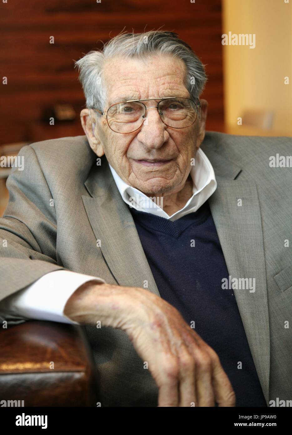 Lester Tenney, 95, a survivor of the Bataan Death March in World War II ...