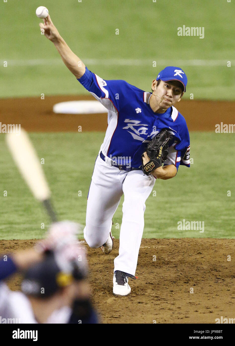 South Korea's starter Rhee Dae Eun pitches against Japan in a semifinal ...
