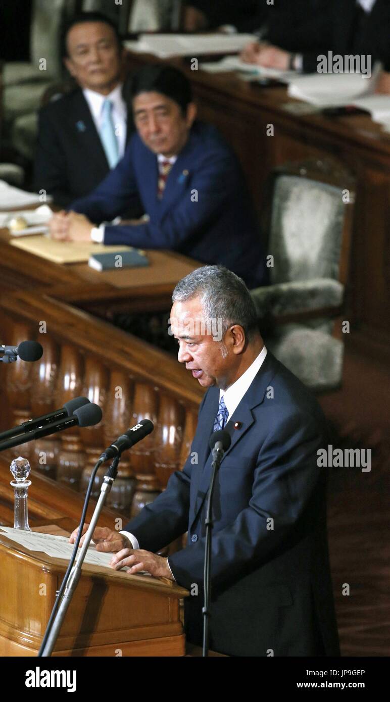 Economic and Fiscal Policy Minister Akira Amari explains on Jan. 22 ...