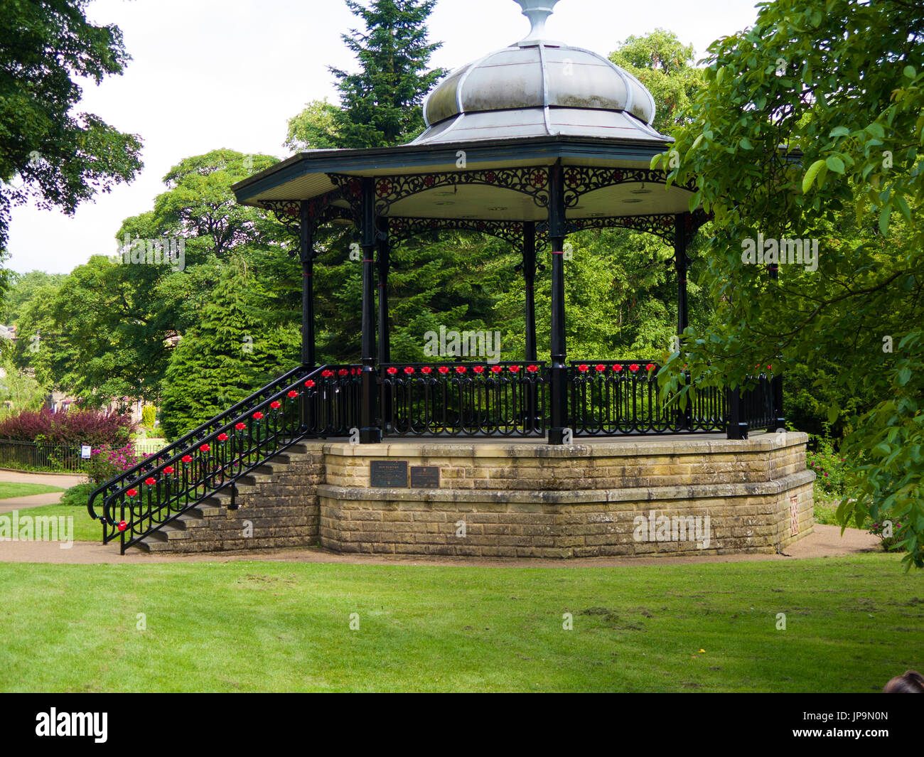 Buxton pavilion gardens bandstand hi-res stock photography and images ...