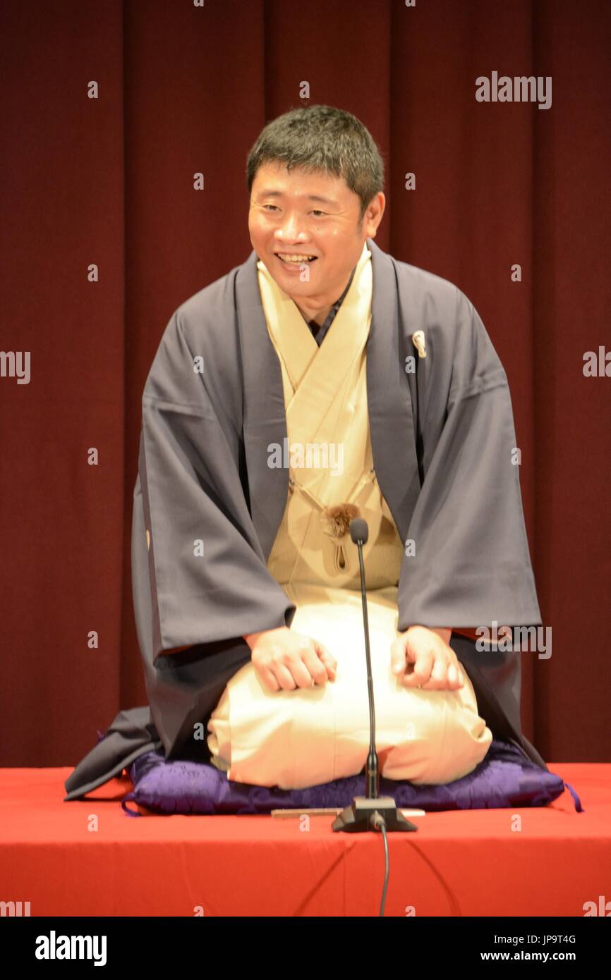 Rakugo performer Shinoharu Tatekawa, 39, stirs the audience up with ...