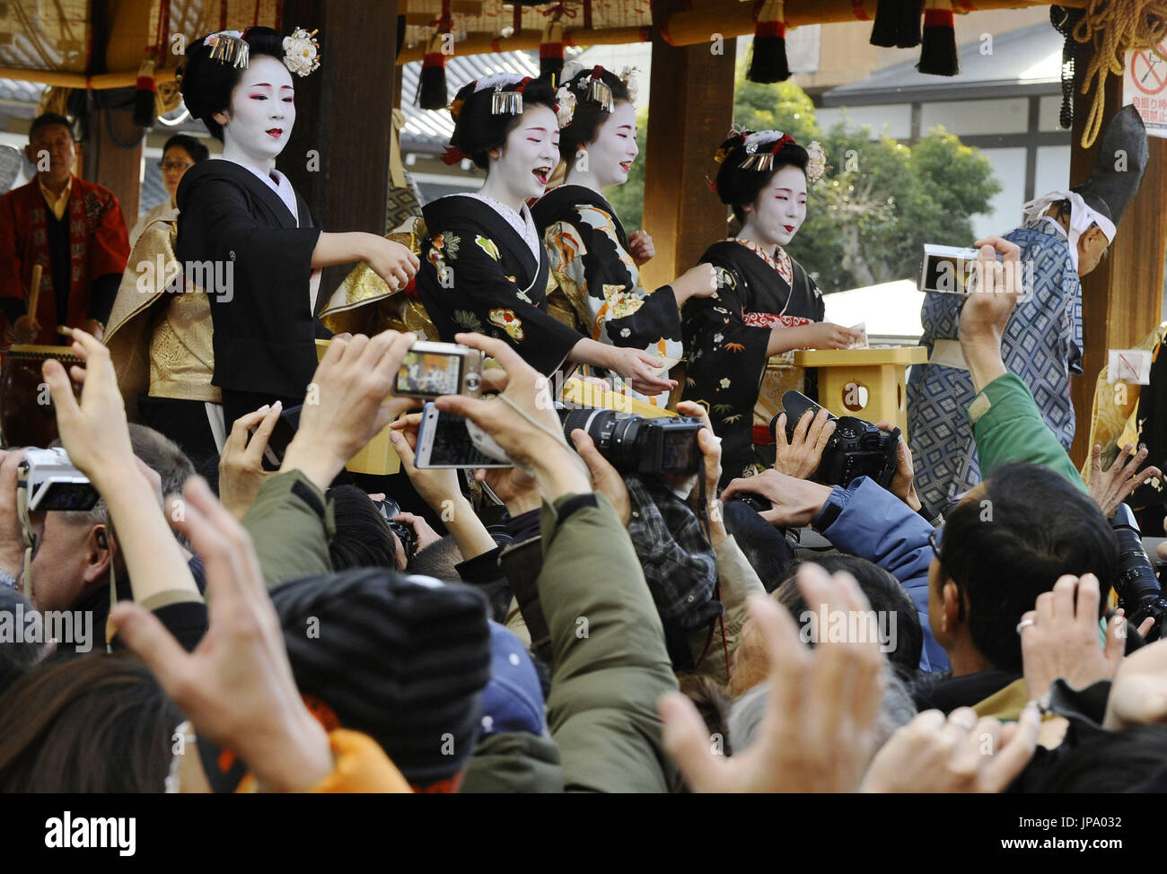 Apprentice geisha scatter roasted beans to drive demons away at Yasaka ...