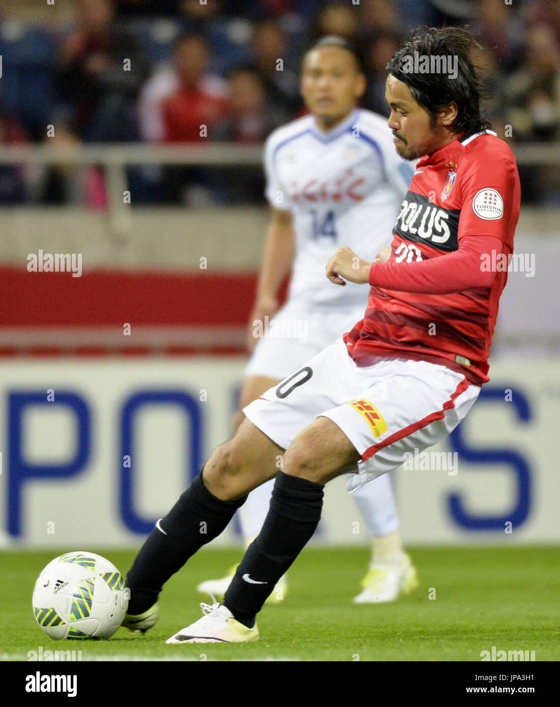Shinzo Koroki opens the scoring in Urawa Reds' 2-1 win against 10-man ...