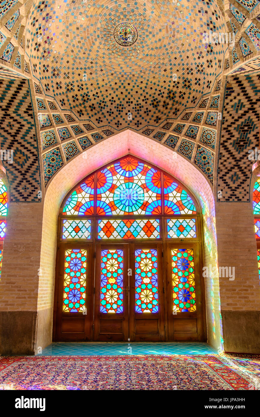 Islamic art pattern ceiling hi-res stock photography and images - Alamy