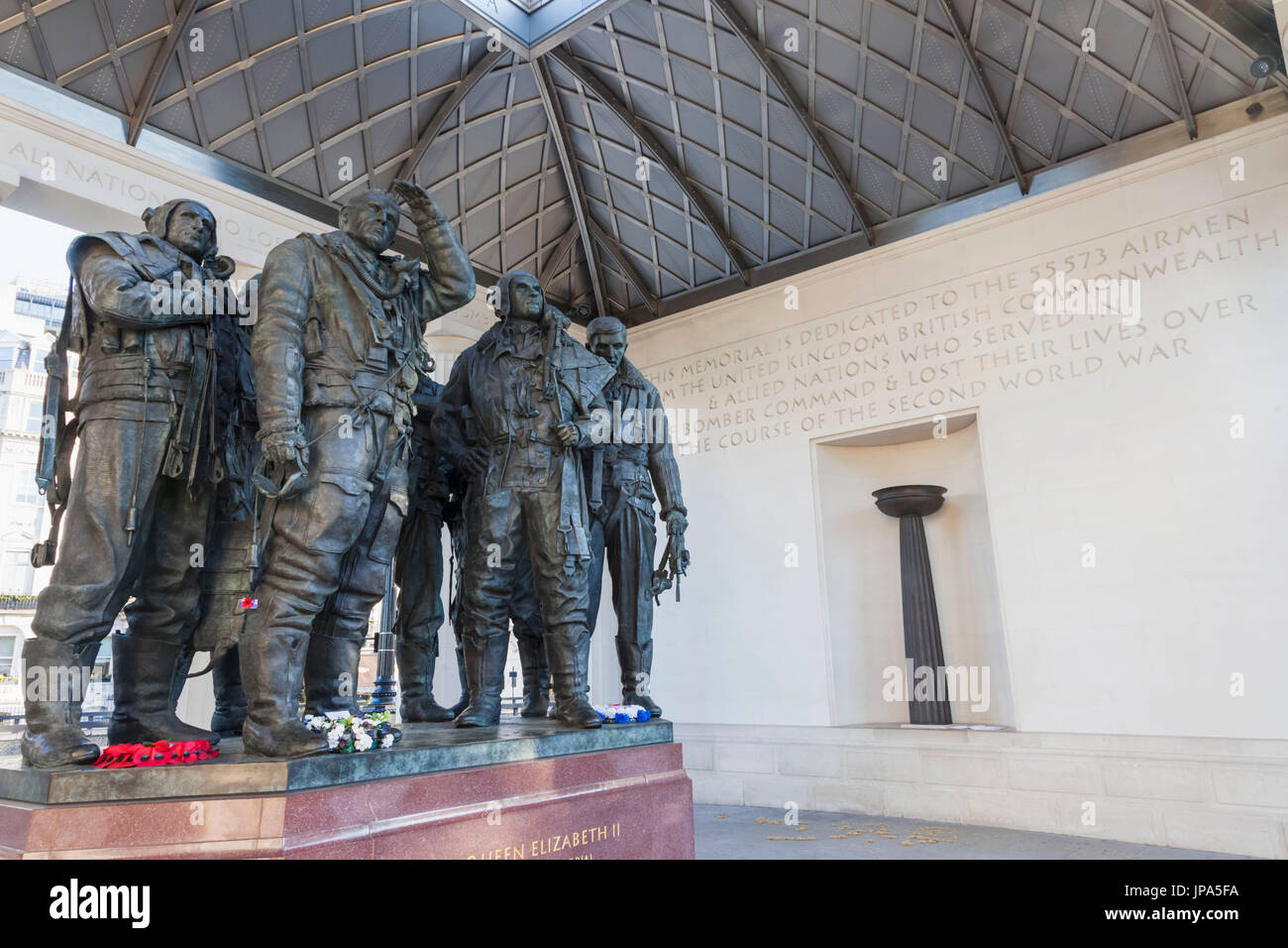 Bomber command memorial statue hi-res stock photography and images - Alamy
