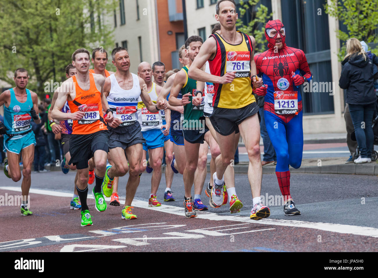 Crowds london marathon hi-res stock photography and images - Alamy