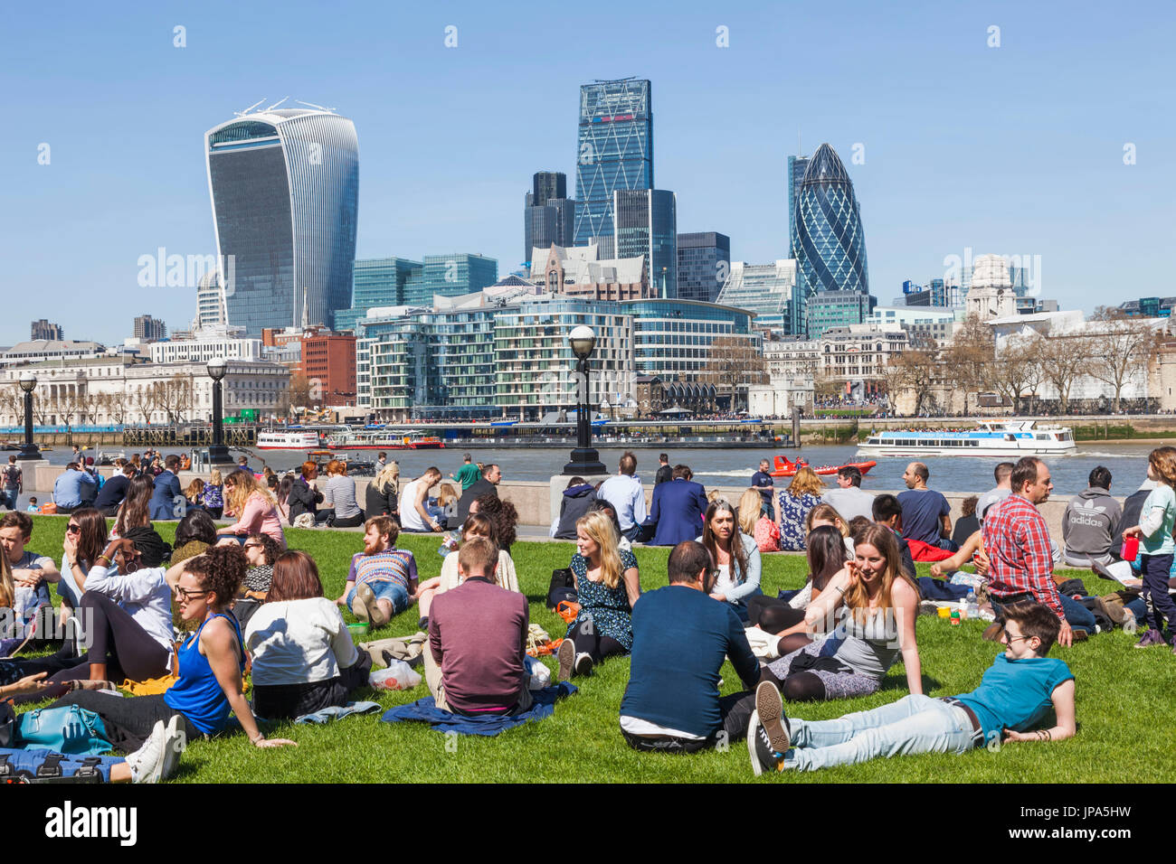 London crowd hi-res stock photography and images - Alamy
