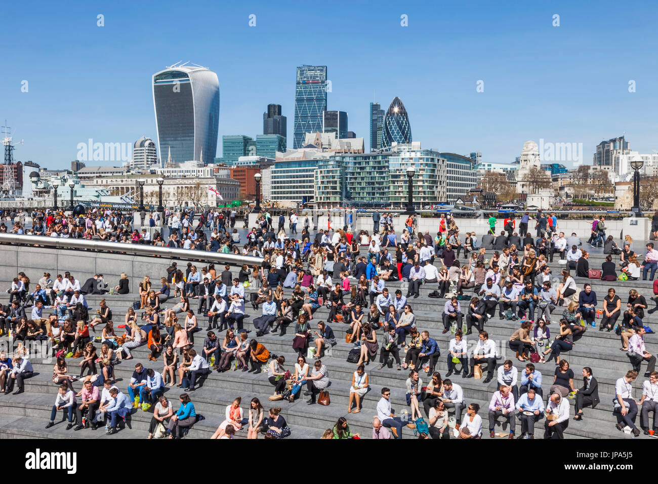 City of london office workers hi-res stock photography and images - Alamy