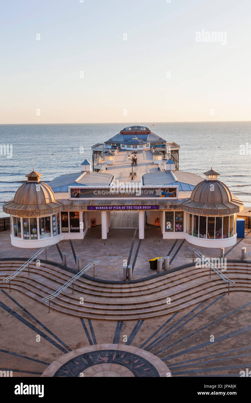 Cromer pier hi-res stock photography and images - Alamy