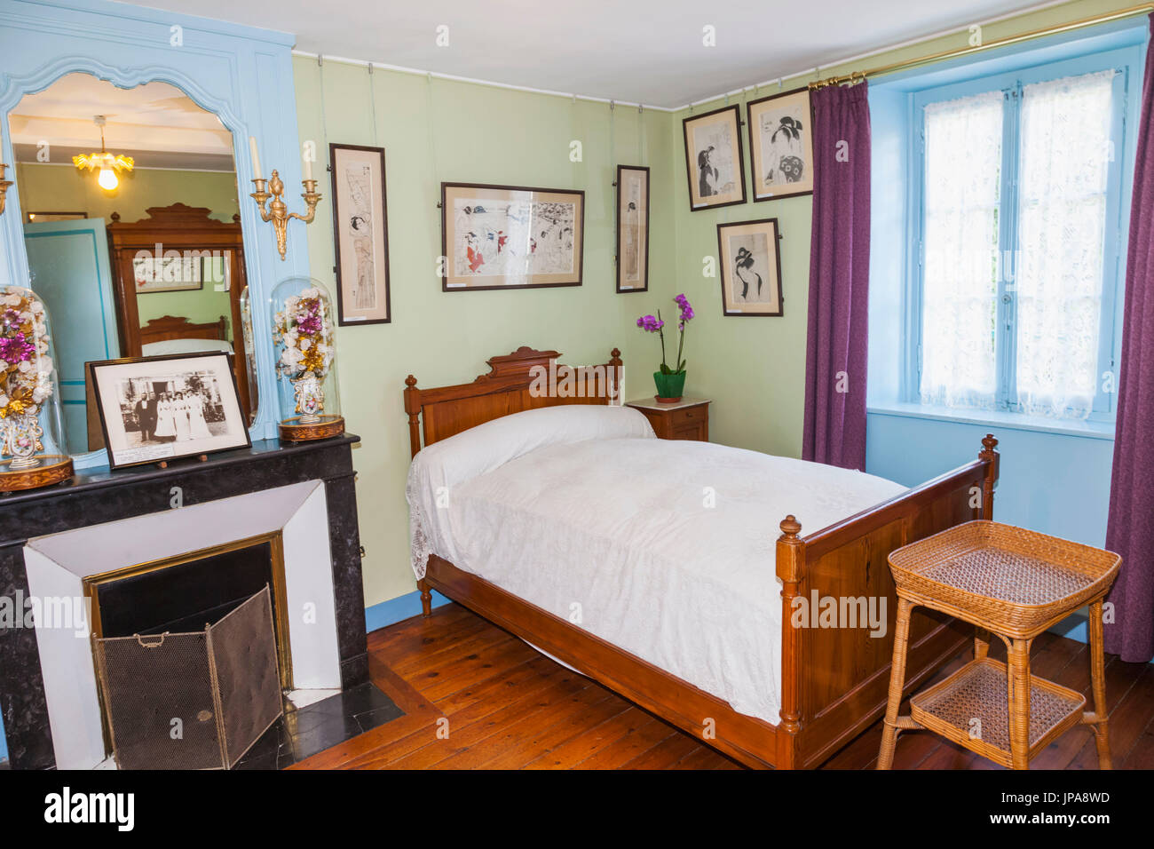 Monets bedroom hi-res stock photography and images - Alamy