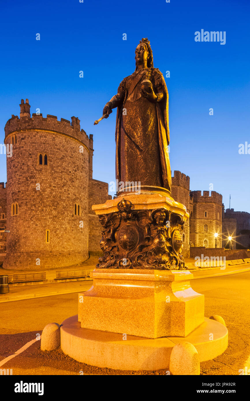 England, Berkshire, Windsor, Windsor Castle, Statue of Queen Victoria ...