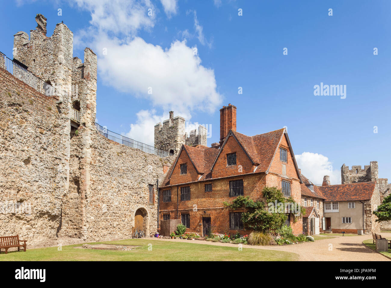 Framlingham castle framlingham suffolk england hi-res stock photography ...