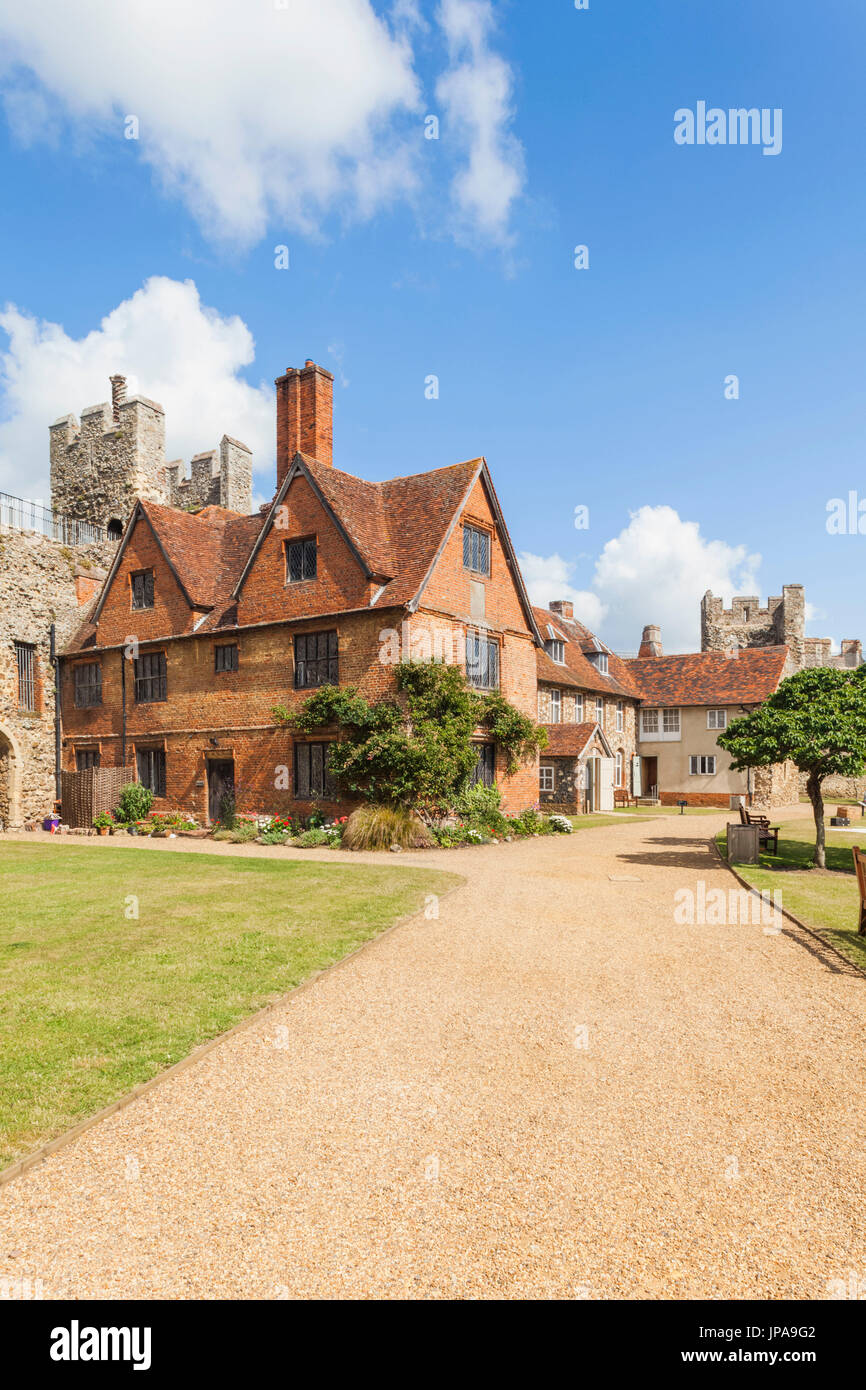 Framlingham castle hi-res stock photography and images - Alamy