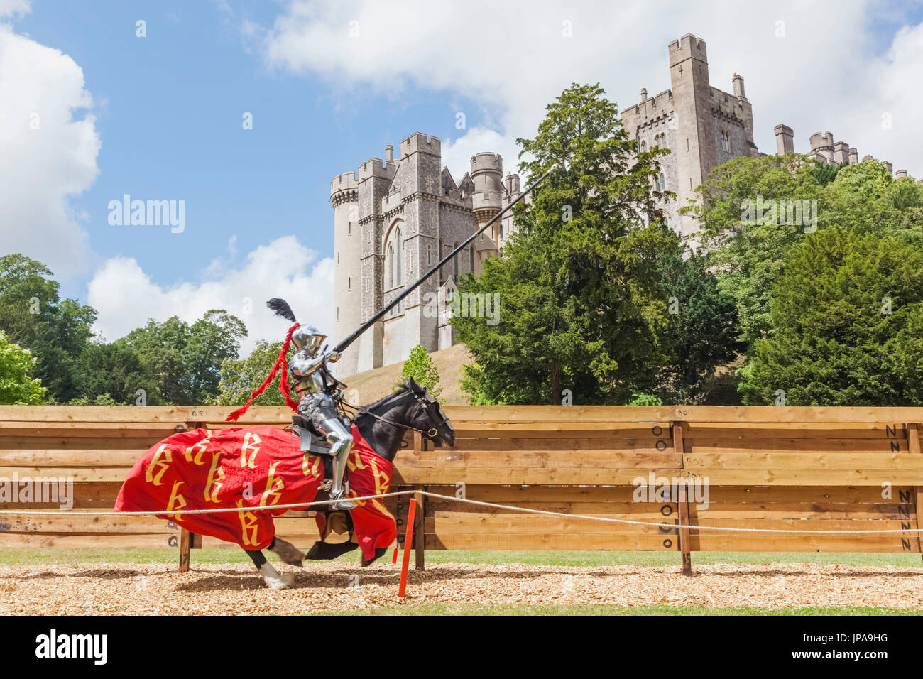Knight horse castle hi-res stock photography and images - Alamy