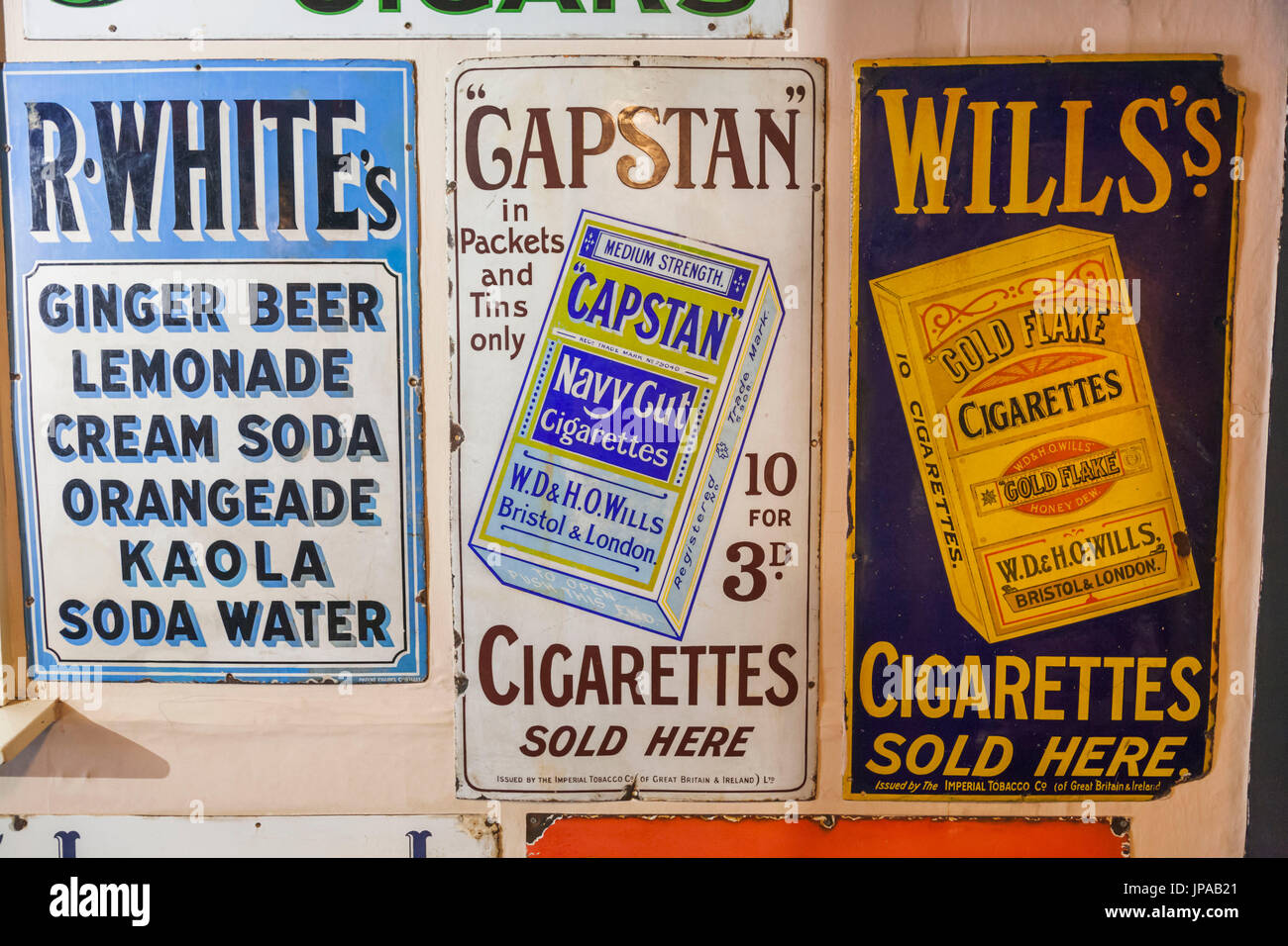 Advertising signs hi-res stock photography and images - Alamy