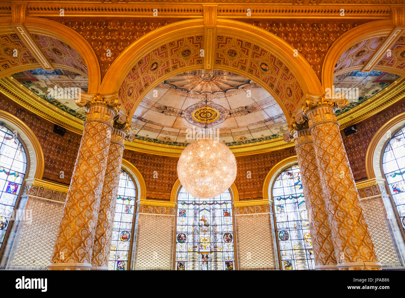 Victoria and albert museum cafe hi-res stock photography and images - Alamy