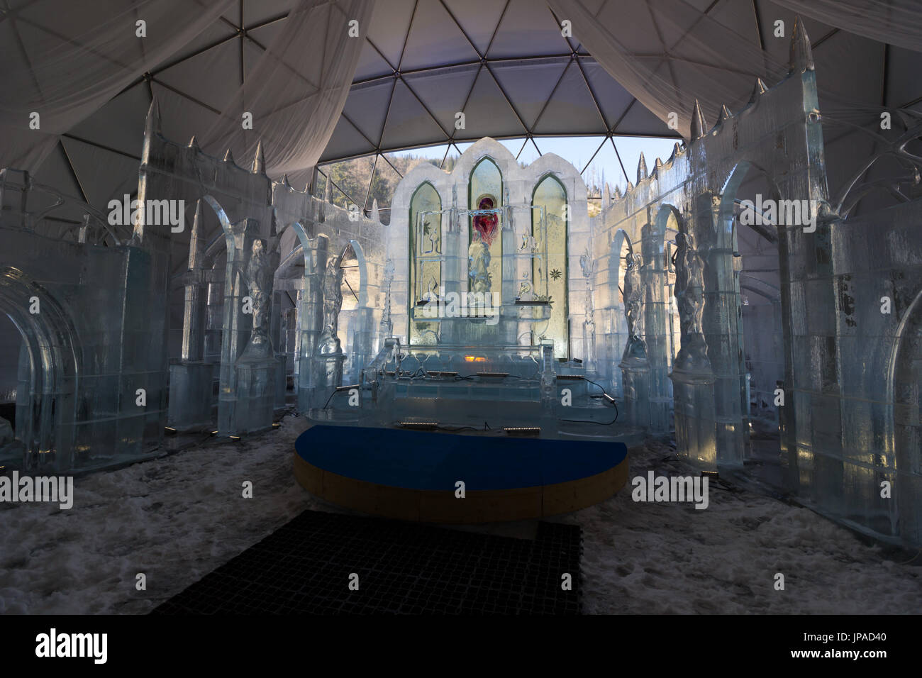 Altar sculptures hi-res stock photography and images - Alamy