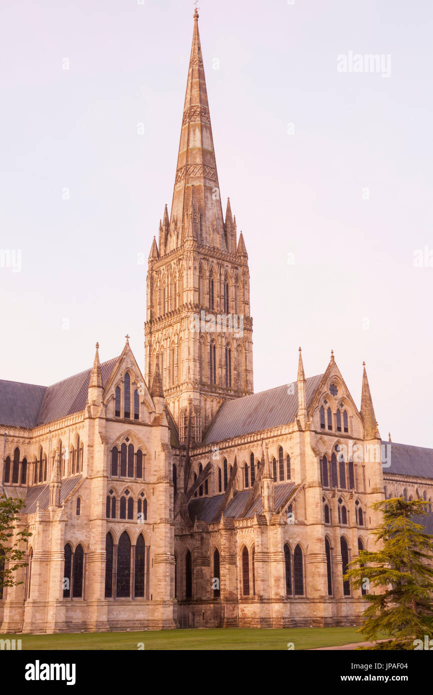 Salisbury cathedral england hi-res stock photography and images - Alamy