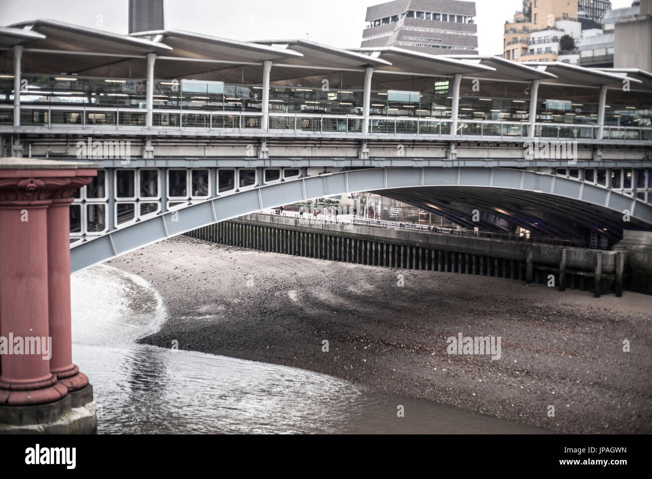 Townscape with bench hi-res stock photography and images - Alamy