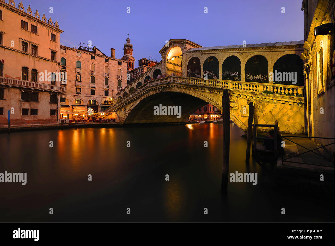 Monument rose red bridge design hi-res stock photography and images - Alamy