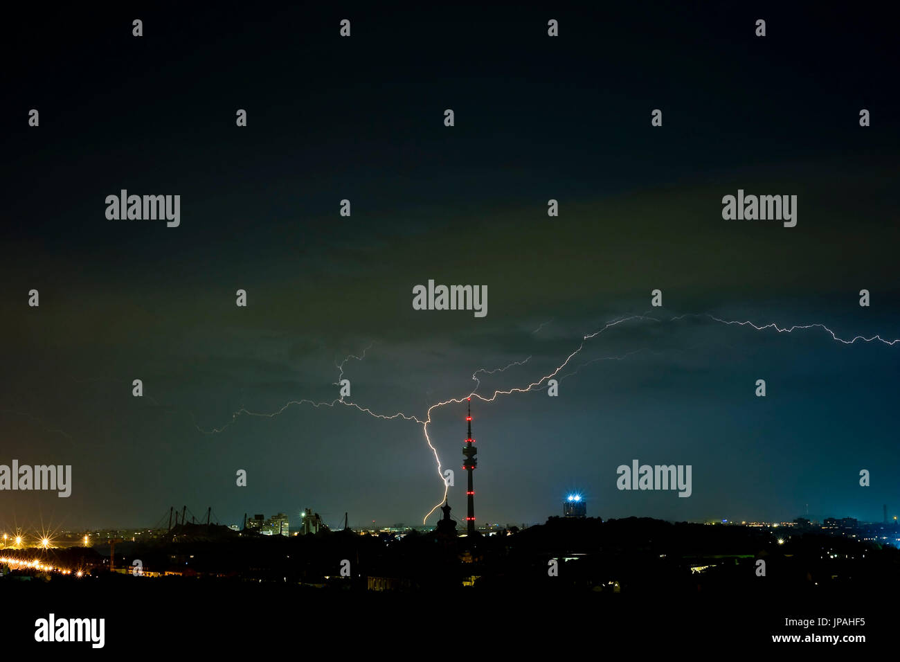 Lightning strike building hi-res stock photography and images - Alamy