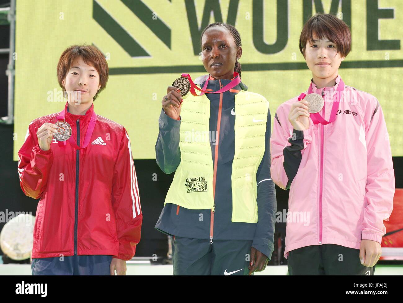 (From L) Runner-up Tomomi Tanaka of Japan, winner Eunice Jepkirui Kirwa ...
