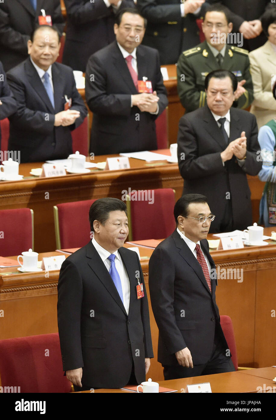 Chinese President Xi Jinping (L) and Premier Li Keqiang attend the ...
