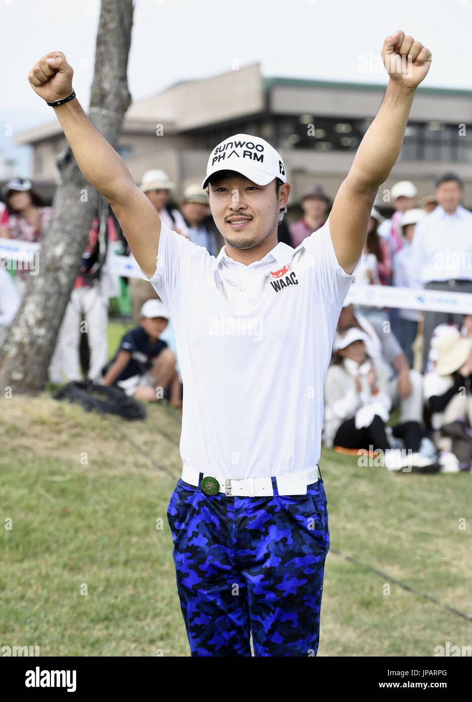 South Korea's Cho Byung Min celebrates after his victory in the Kansai ...