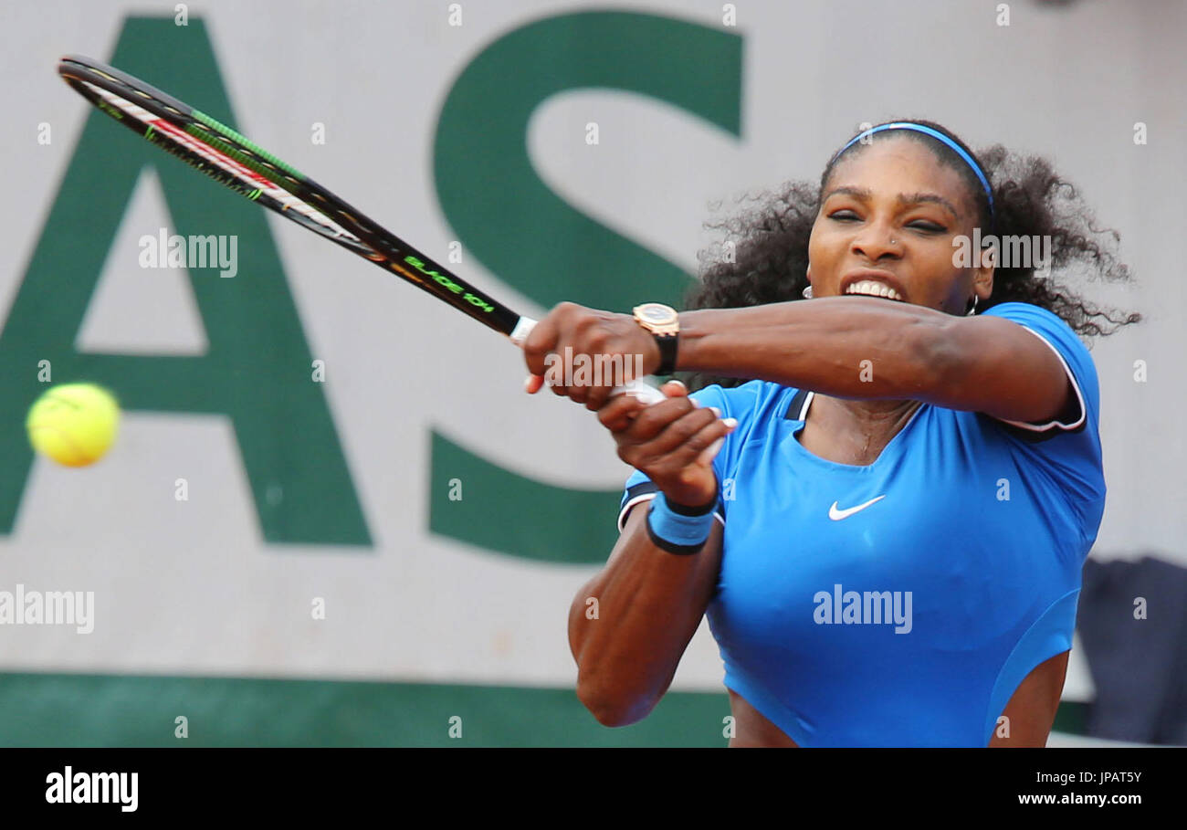 World No. 1 Serena Williams defeats Teliana Pereia of Brazil 6-2, 6-1 ...