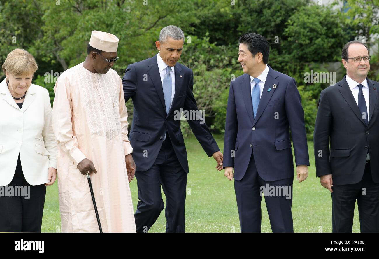 (From L) German Chancellor Angela Merkel, Chad President Idriss Deby ...