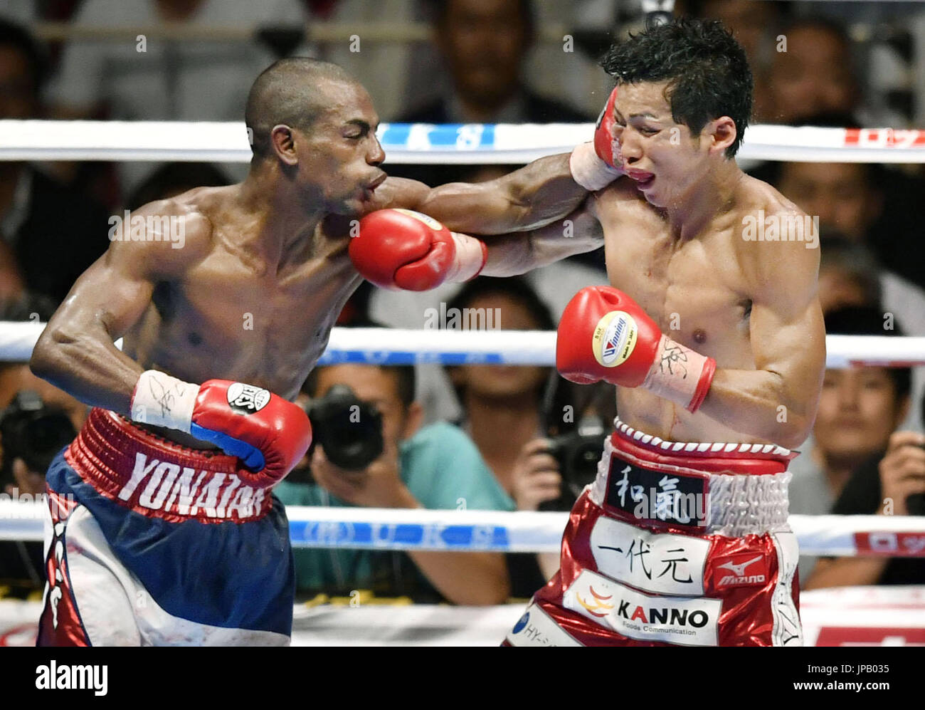 Japan's Shingo Wake (R) faces off against Jonathan Guzman of the Dominican Republic on July 20 ...