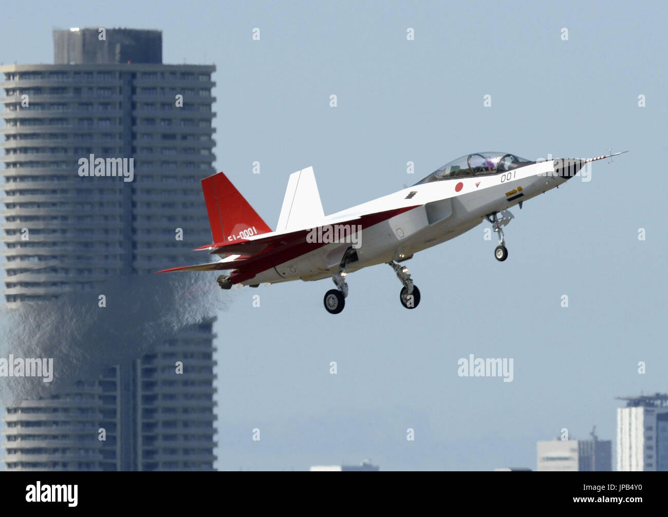 The first Japan-made stealth fighter prototype takes off from Nagoya ...