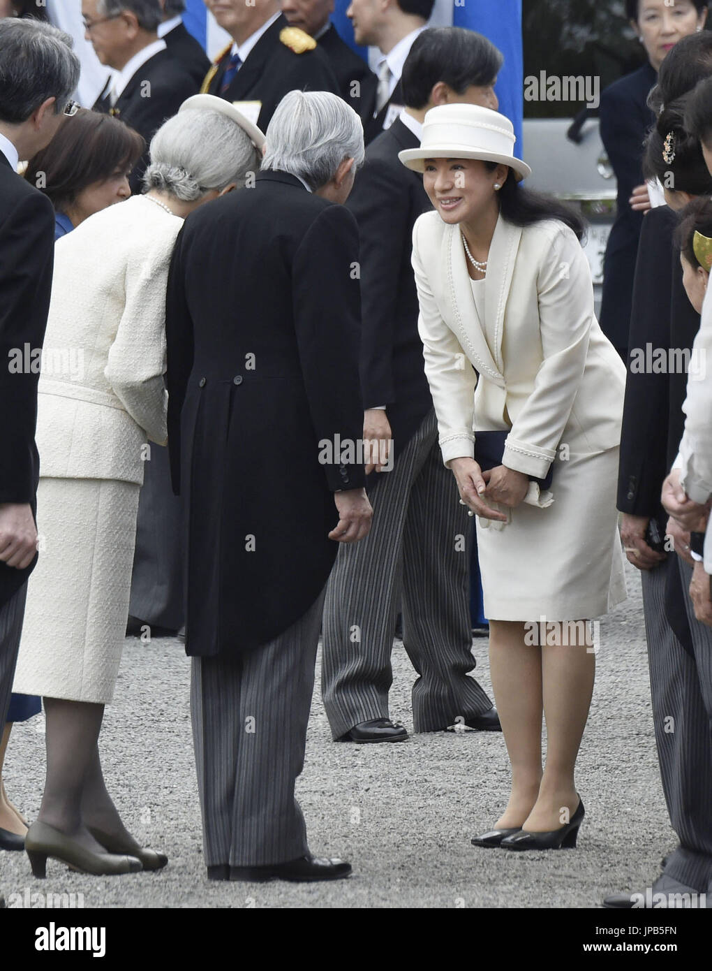 Crown Princess Masako (R) greets Emperor Akihito (C) and Empress ...