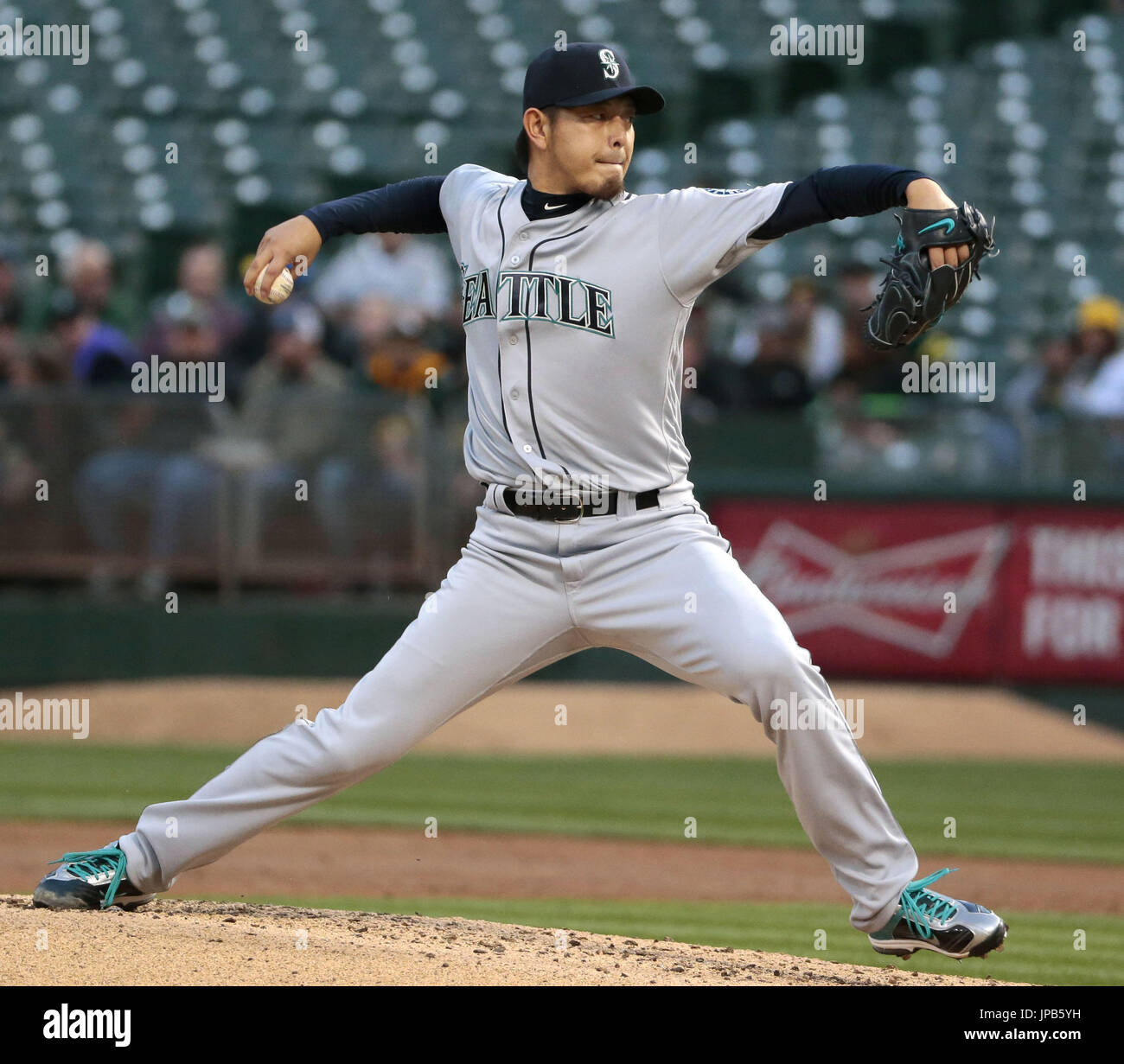 Seattle Mariners pitcher Hisashi Iwakuma starts in an 8-2 win against ...